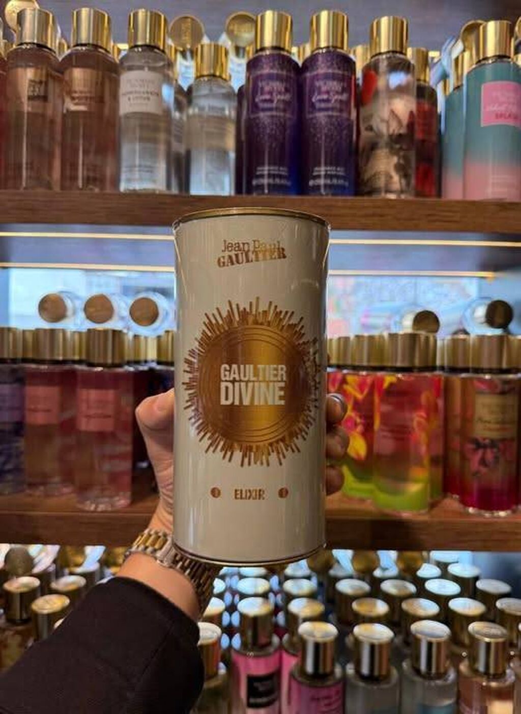 Radi se o parfemu Jean Paul Gaultier Divine Elixir. Ovo je intenzivan