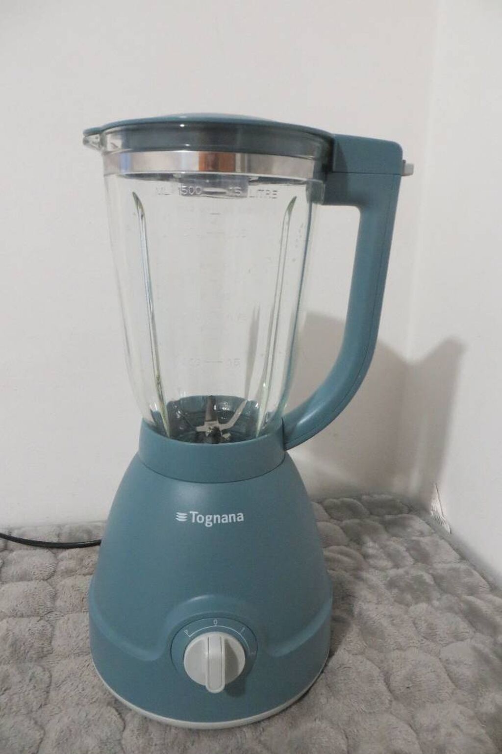 TOGNANA BLENDER 1000W zapremina 1,5L, mala razlika od novog, extra