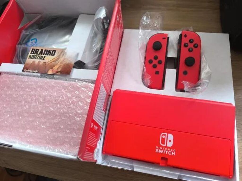 JEDINSTVENA PONUDA! Mario - Red Edition Nintendo Switch OLED konzola