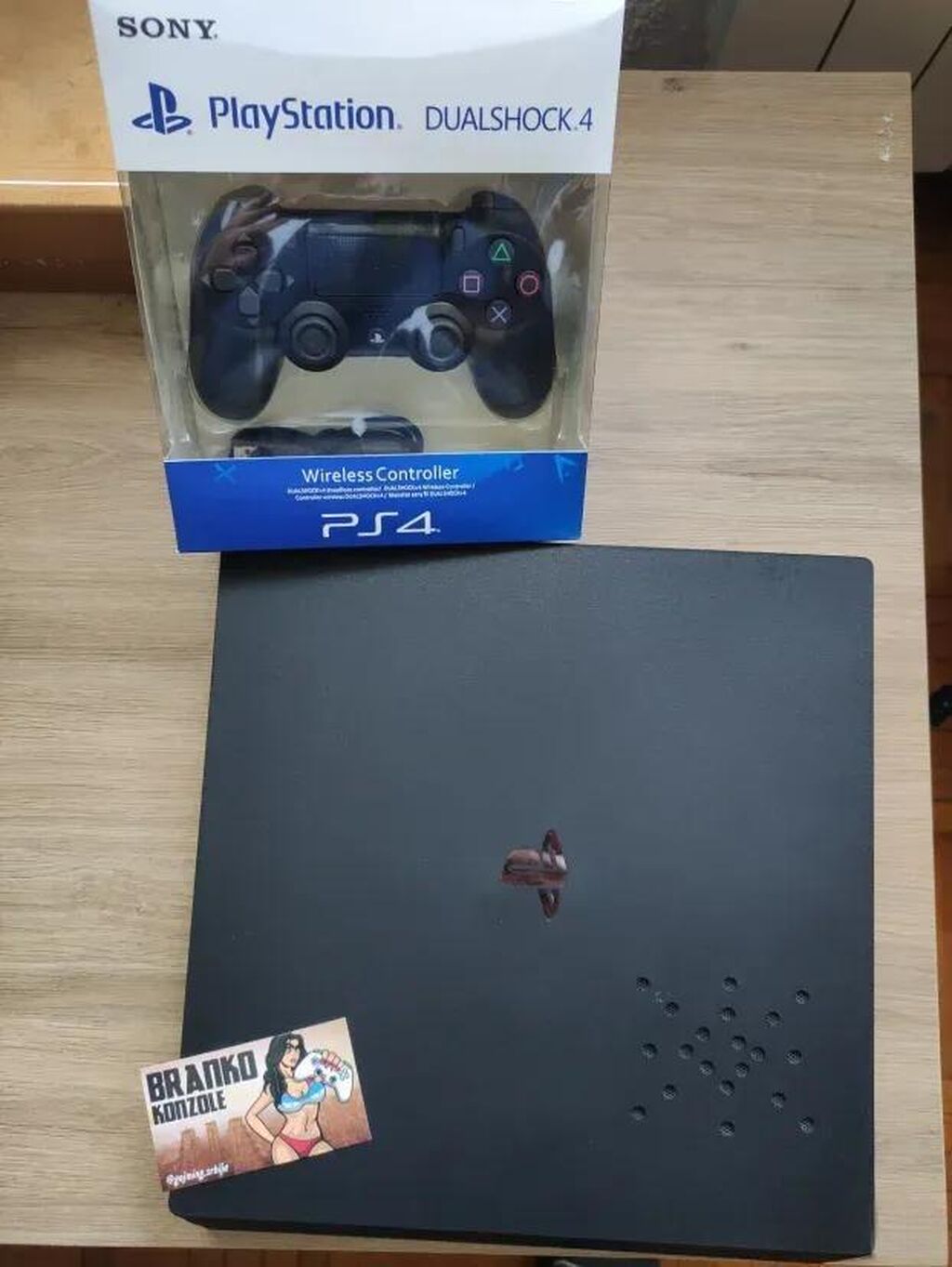    Sony PlayStation 4 PRO 1TB ✨ Konzola je baš u odličnom stanju      (iz