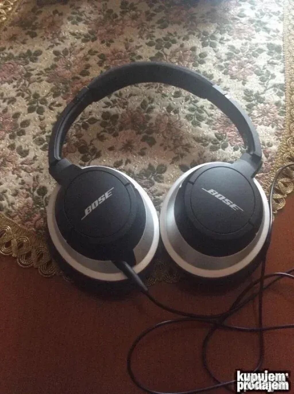 Original BOSE slusalice Manji model Zvuk je izuzetan zgodne zbog
