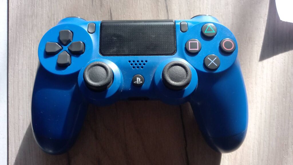 Sony joystick za PS4 potpuno ispravan saljemo video kako radi