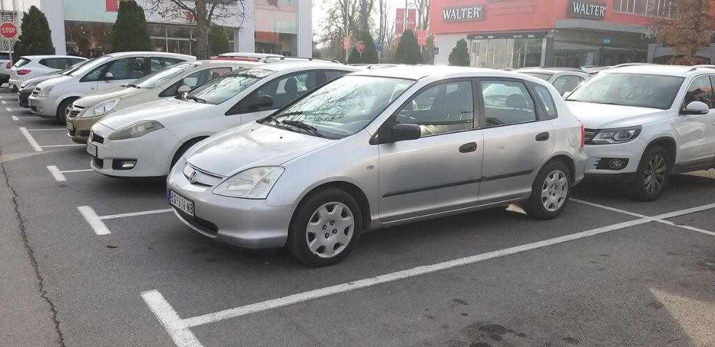 Honda Civic: 1.7 l | 2003 г. Hečbek