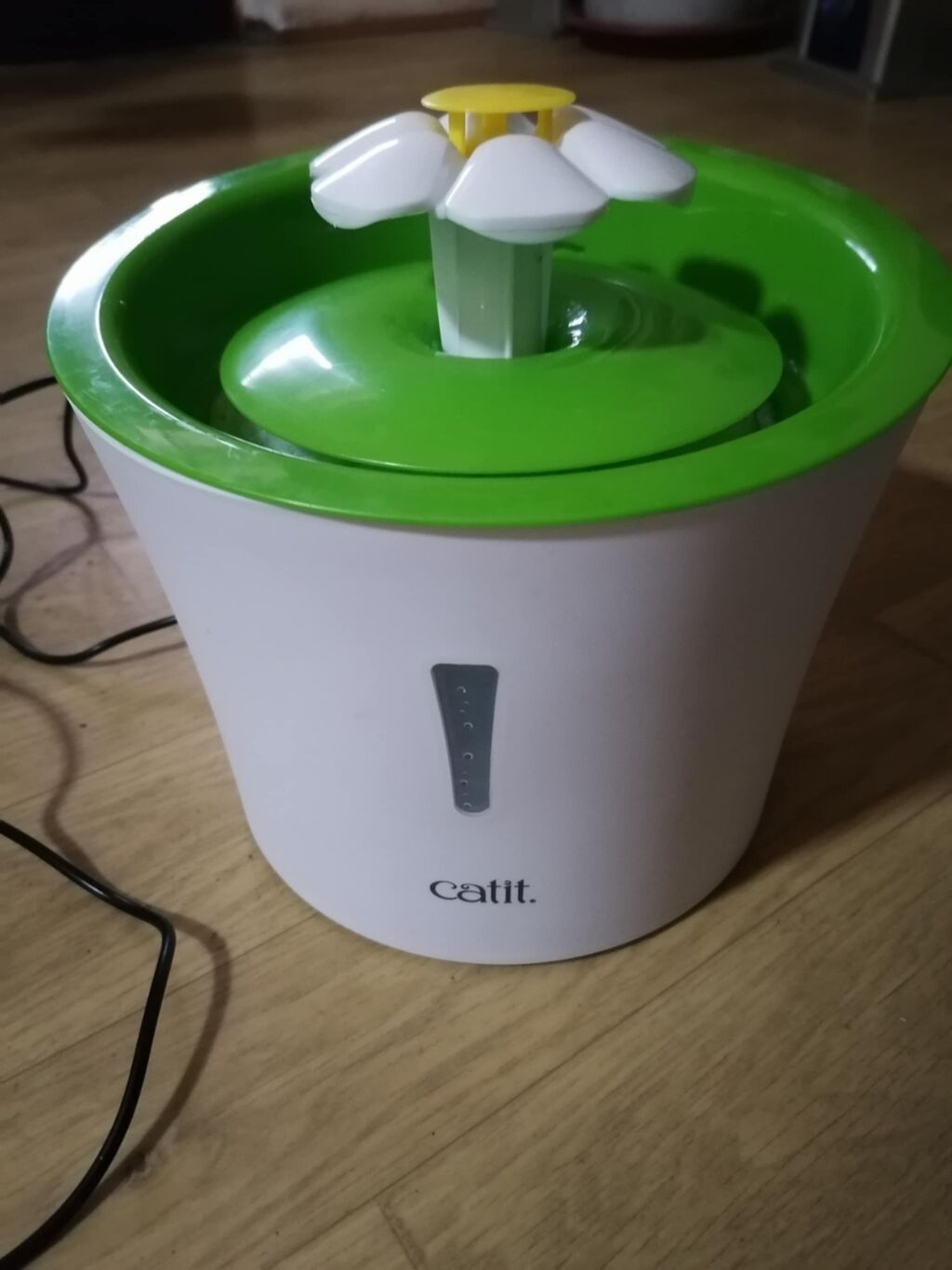 Catit Flower Fountain – automatska fontana za vodu za mačke i male pse