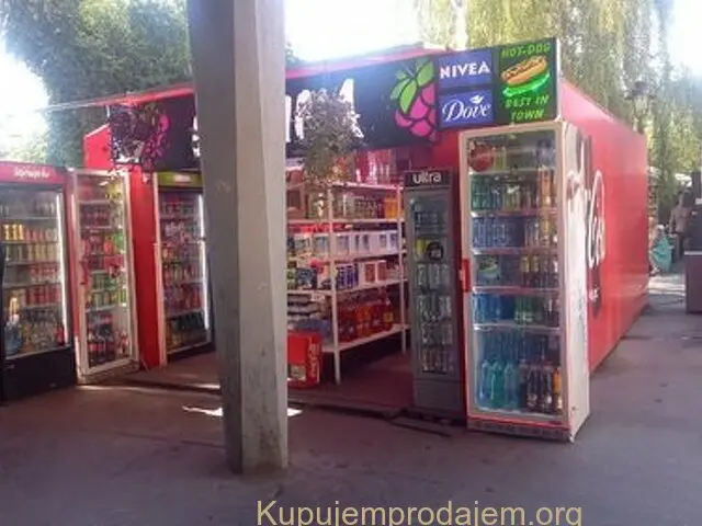 Izdaje se 25 kvadrata kiosk lokal centar Zemuna kod robne kuće