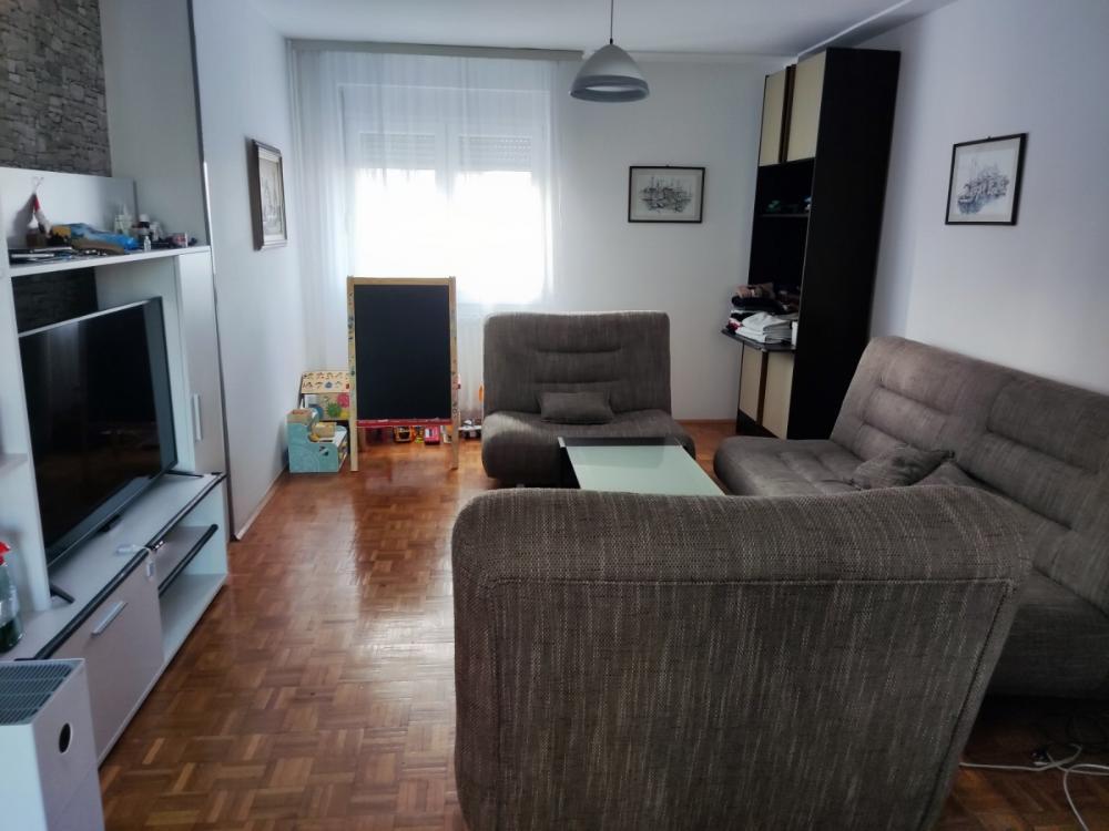 Jurija Gagarina, Trosoban stan za izdavanje, 74m2, 550€