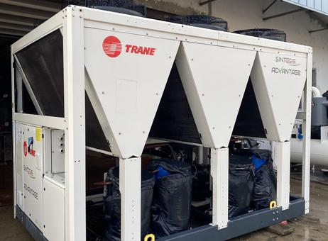 Jedinica za hlađenje vodom od 318 kW: TRANE CGAF 090 (2019) Najprodavaniji