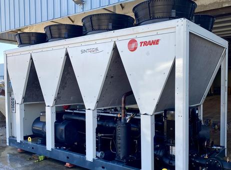 Jedinica za hlađenje vodom od 440 kW: TRANE RTAF 125 (2015) Najprodavaniji