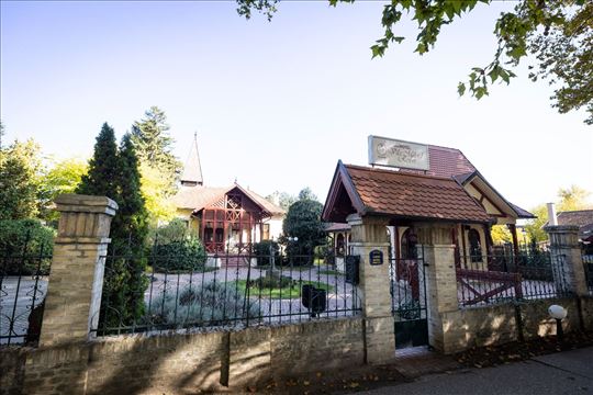 Prodaje se garni hotel Palic, cena po m2 dogovor