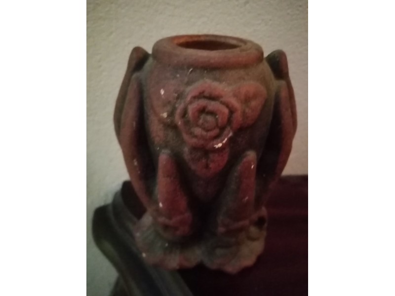 PRELEPA FIGURA-SKULPTURA U TARAKOTI