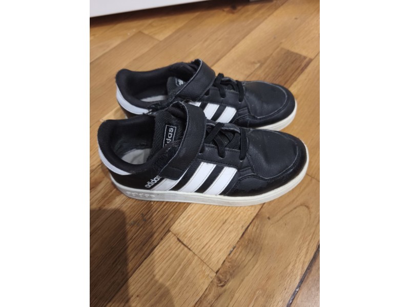 Adidas patike 33