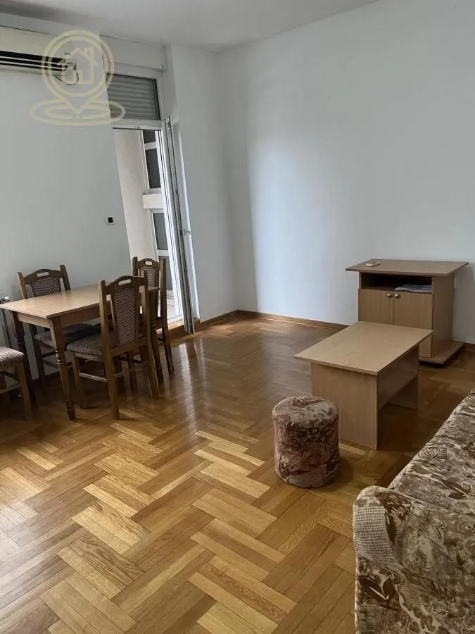 Izdavanje, jednosoban stan, 39m², Centar, Novi Sad