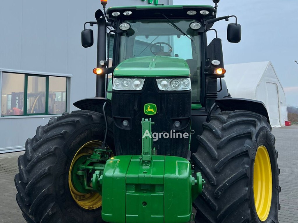 John Deere 7230R traktor točkaš