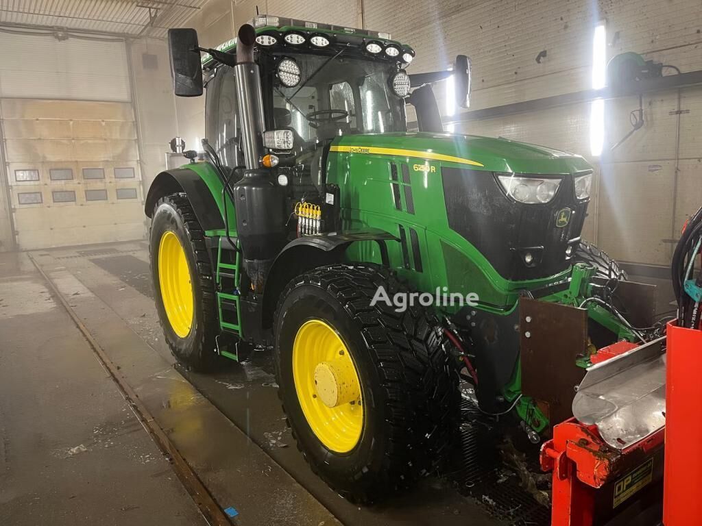 Prodaje se John Deere 6250R traktor točkaš na aukciji