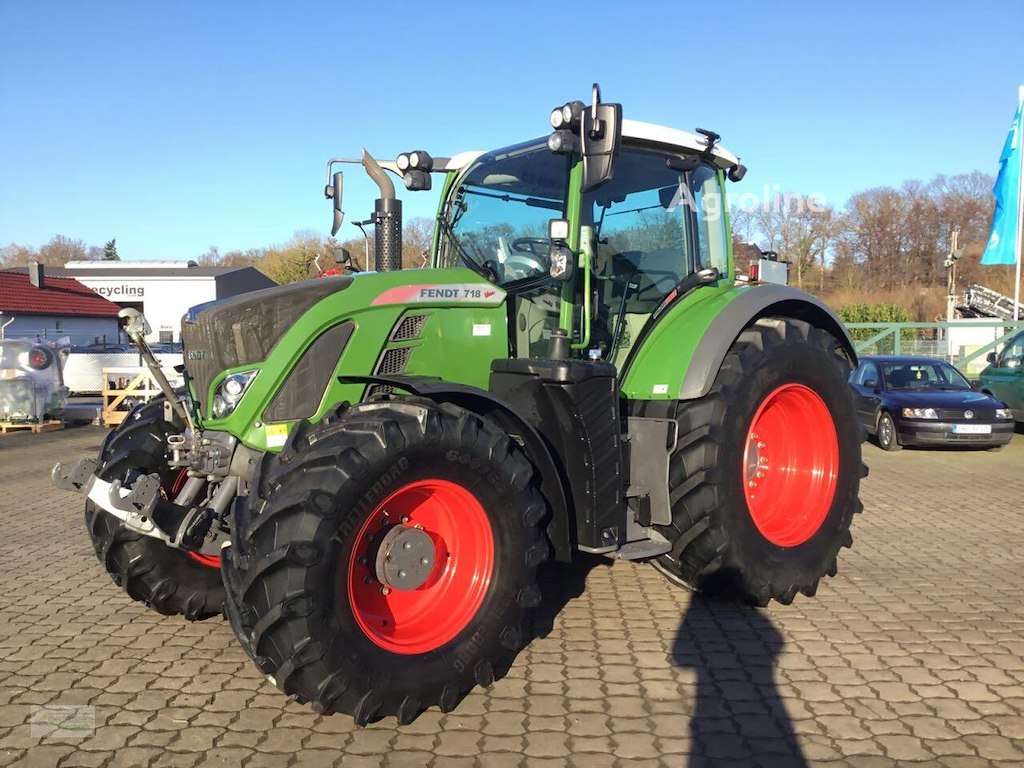 Fendt 718 Vario S4 traktor točkaš