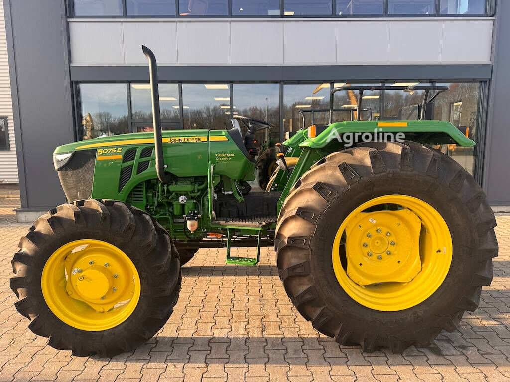 Novi John Deere 5075 E traktor točkaš