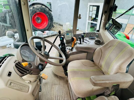 John Deere J'achèterai des tracteurs, toutes marques confondues, pour l'exp traktor točkaš
