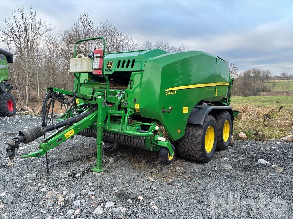 Prodaje se John Deere C441R balirku za četvrtaste bale na aukciji