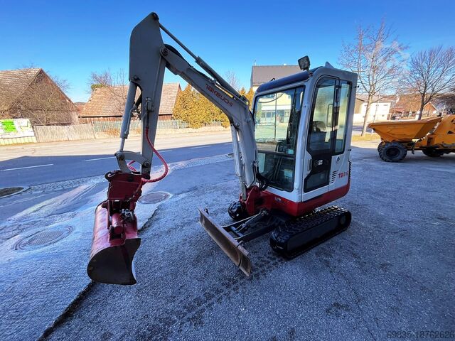 Mini bageri
Takeuchi TB016