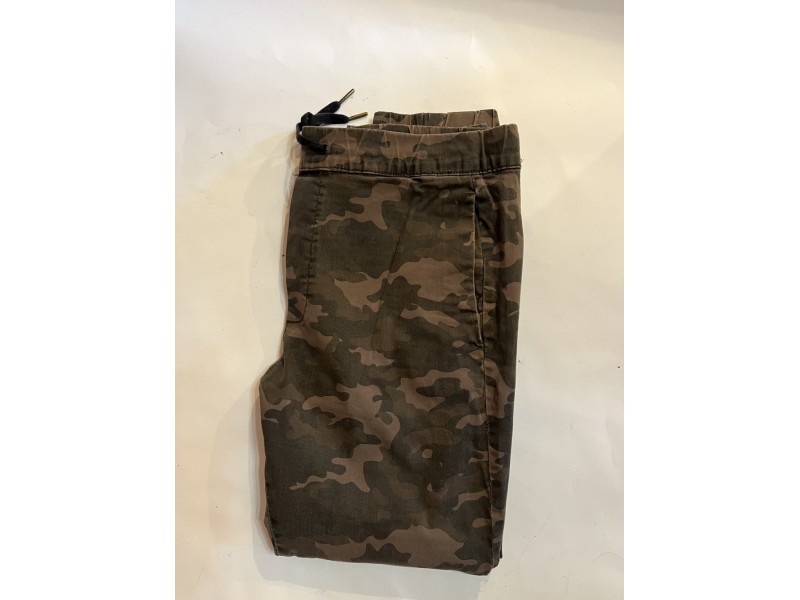 Bershka pantalone 44