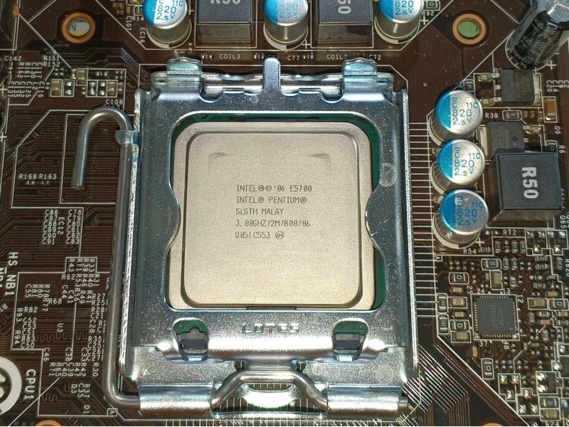 Intel Pentium E5700 - procesor (soket 775)