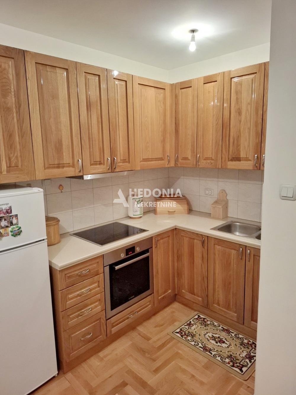Boleč, novija, spratna 6.0 kuća, opremljena, plac 4,5 ari ID#10316 180.000 €