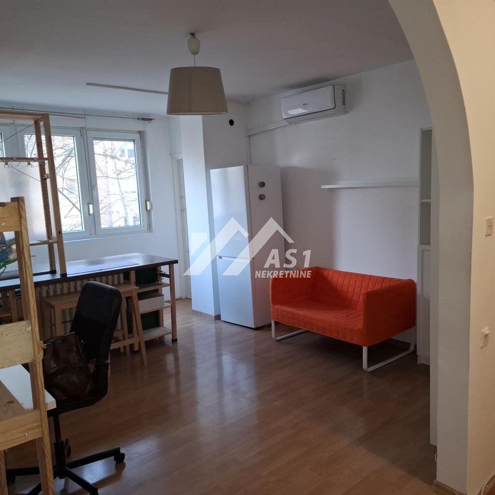 IZDAJE SE DVOIPOSOBAN STAN KOD RIBLJE PIJACE-pet friendly ID#4895 450 €