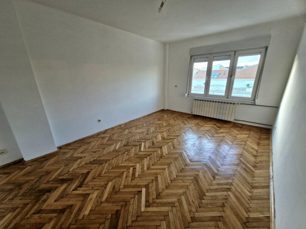 Venizelosova,prazan,renoviran ID#18938 600 €
