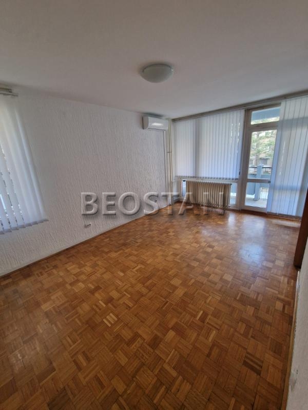 Novi Beograd - Blok 22 #65664 550 €