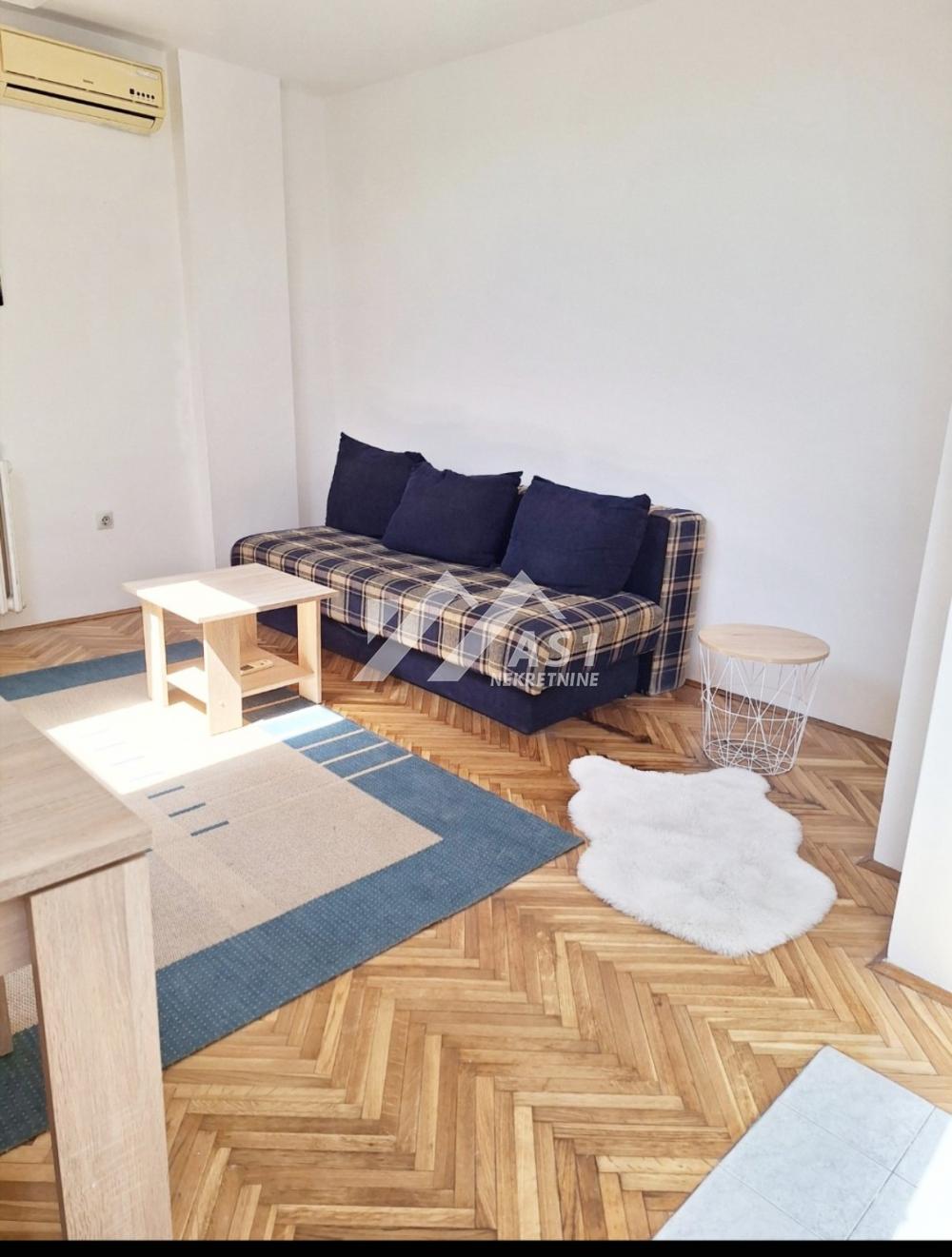 IZDAJE SE GARSONJERA NA BULEVARU-pet friendly ID#4886 250 €