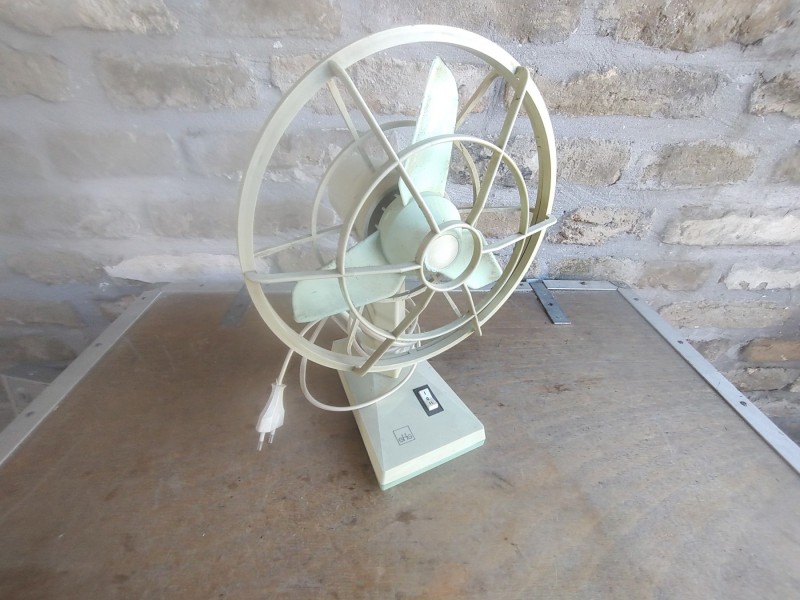 Retro starinski ventilator sa slike===