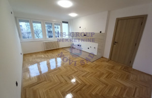 Prodajem Stan-Apartman, Blok 8, Novi Sad Okolica