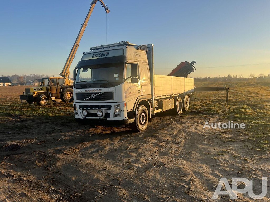 Prodaje se Volvo FM12 kamion s ravnom platformom na aukciji