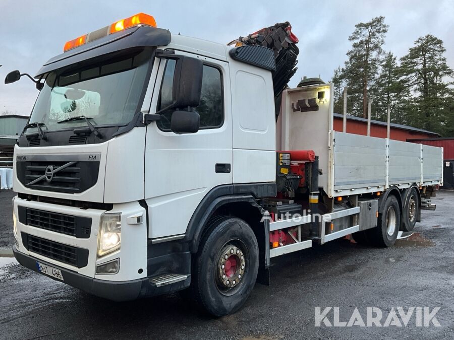 Prodaje se Volvo FM 6x2 kamion s ravnom platformom na aukciji