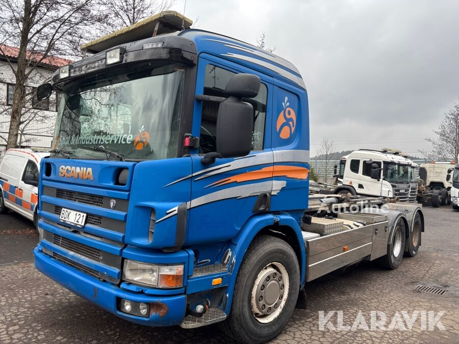 Prodaje se Scania P124 rol kiper sa kukom na aukciji