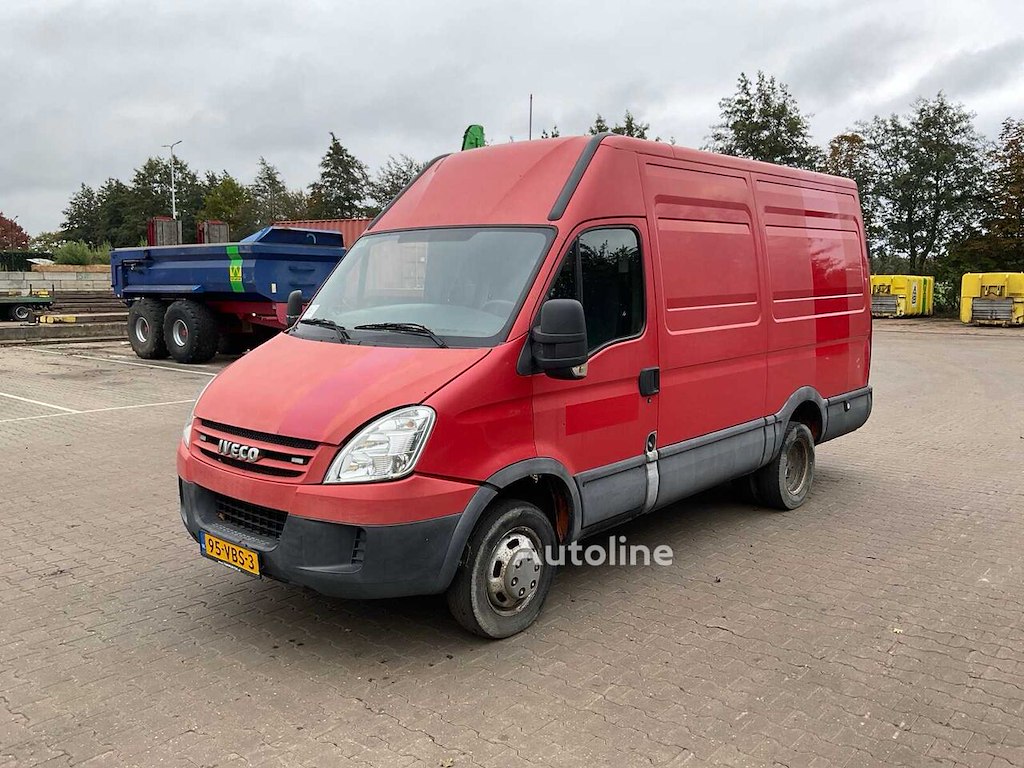 Prodaje se IVECO Daily 3.0 40C kamion furgon < 3.5t na aukciji