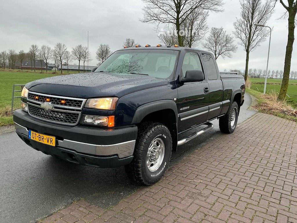 Prodaje se Chevrolet Silverado 2500HD 6.6 Duramax V8 diesel kamion s ravnom platformom < 3.5t na aukciji