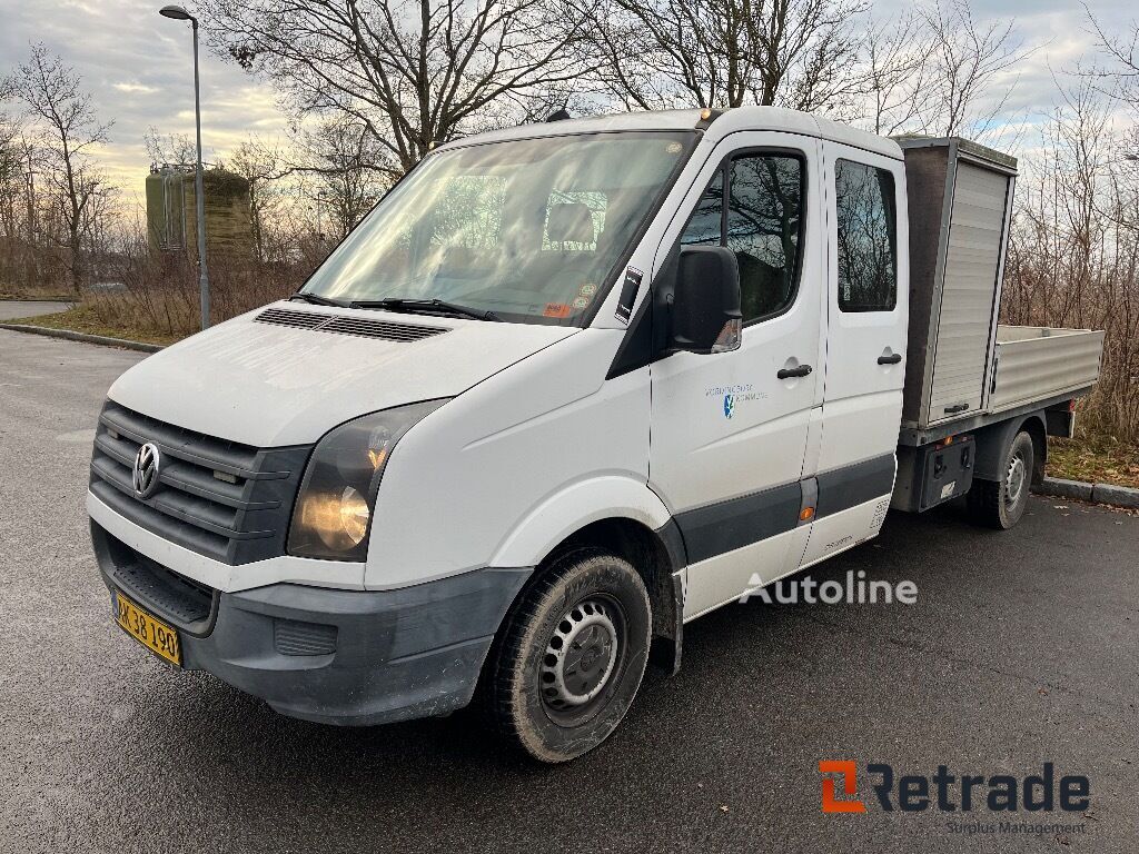 Prodaje se Volkswagen CRAFTER Dobbelt kabine mandskabsvogn med ladkran kamion s ravnom platformom < 3.5t na aukciji