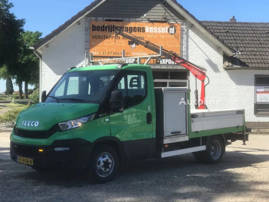 IVECO Daily 40C17 3.0HPi Fassi M10A 12 kraan open laadbak Pritsche kamion s ravnom platformom < 3.5t