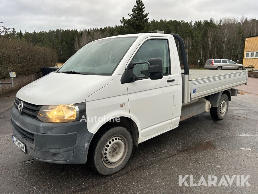 Prodaje se Volkswagen Transporter kamion s ravnom platformom < 3.5t na aukciji