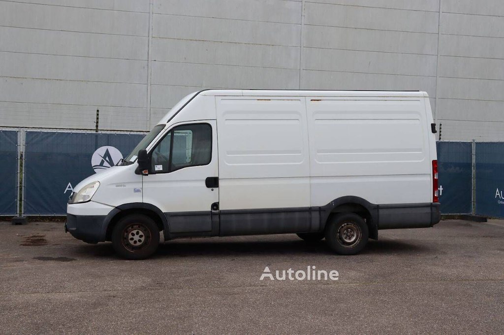 Prodaje se IVECO Daily 35S13 minibus furgon na aukciji
