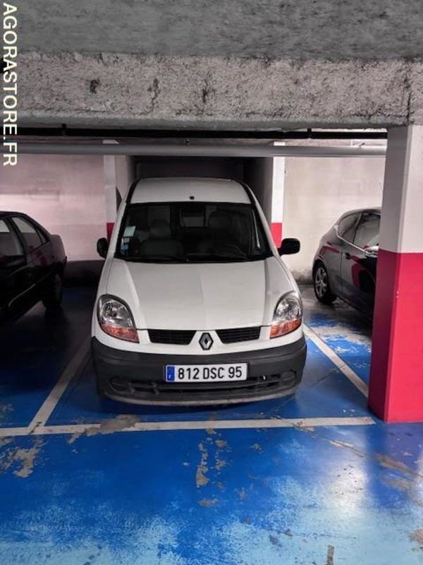 Prodaje se Renault Kangoo laki furgon na aukciji