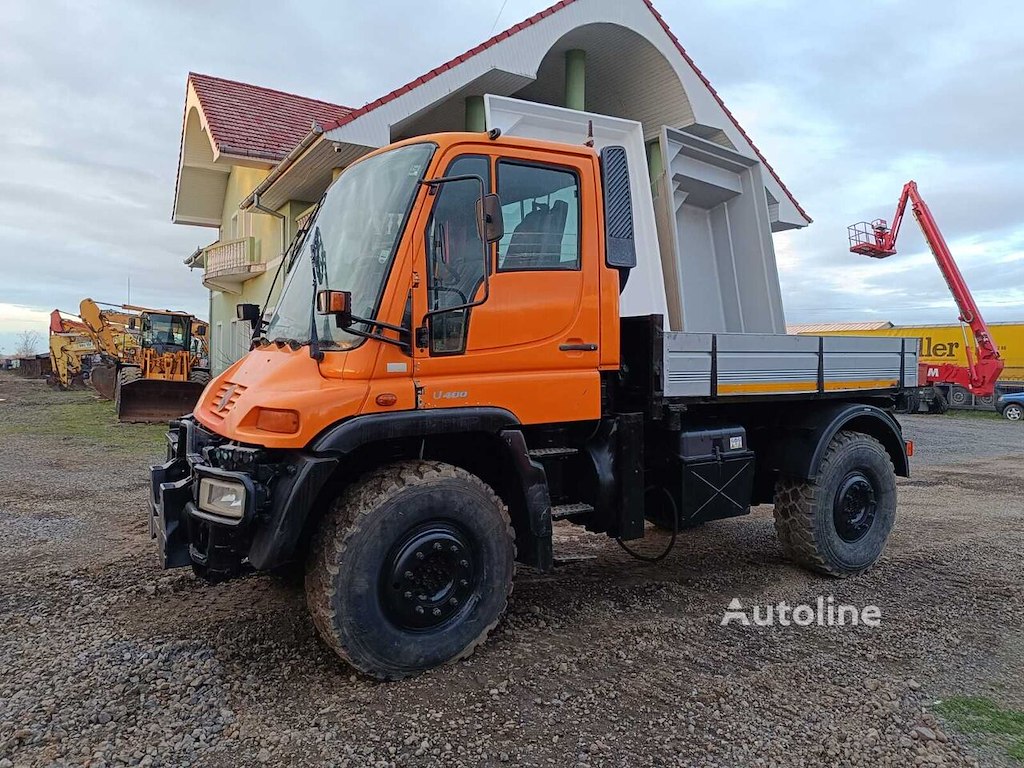 Prodaje se Unimog U 400 univerzalnu komunalnu mašinu na aukciji