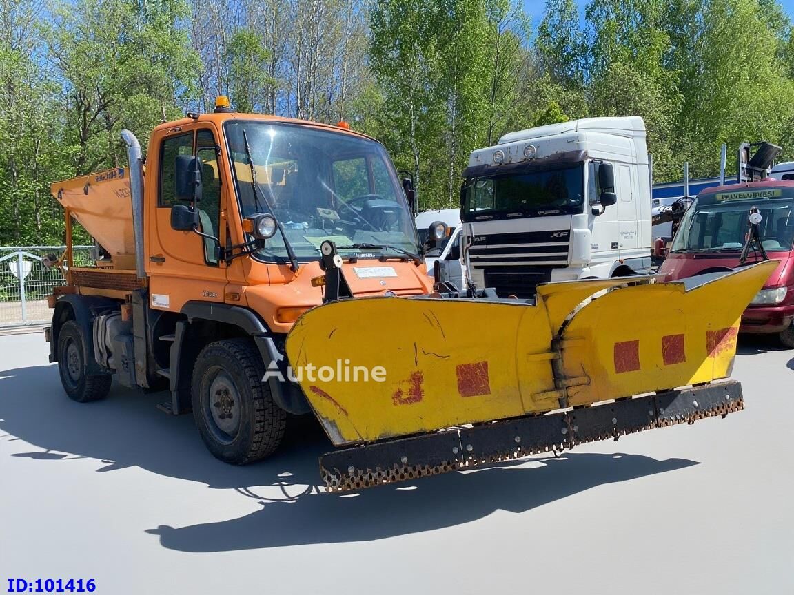 Mercedes-Benz Unimog U300 masina za ciscenje snijega