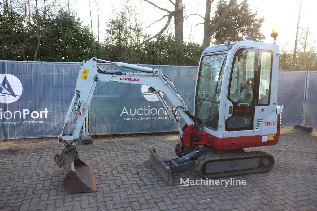 Prodaje se Takeuchi TB016 mini bager na aukciji