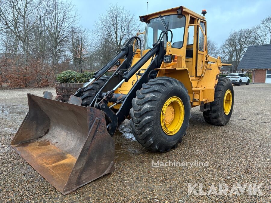 Prodaje se Volvo 4300 bager-utovarivač na aukciji