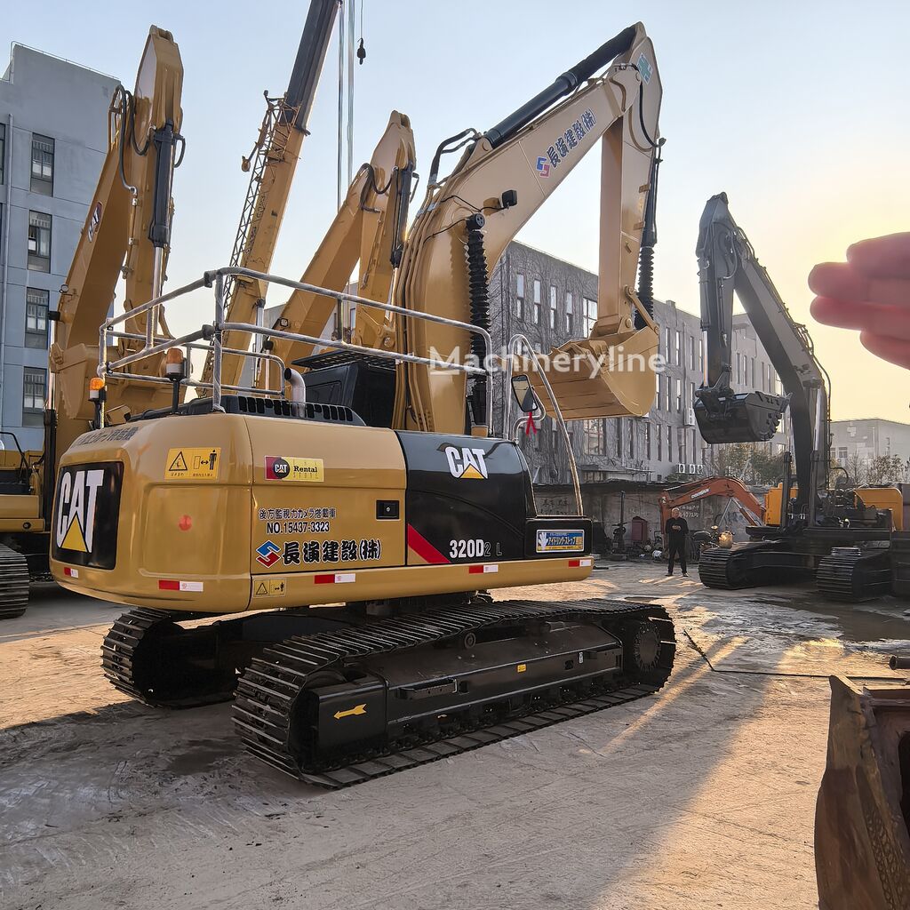 Caterpillar 320DL bager guseničar