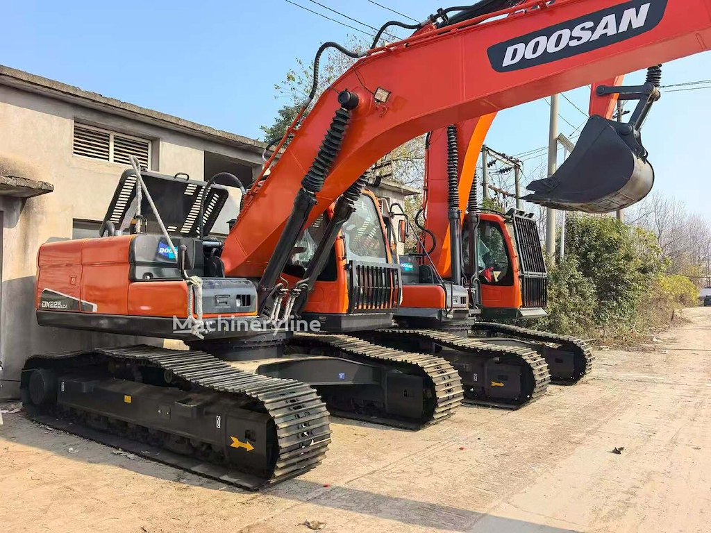Doosan DX225LCA bager guseničar