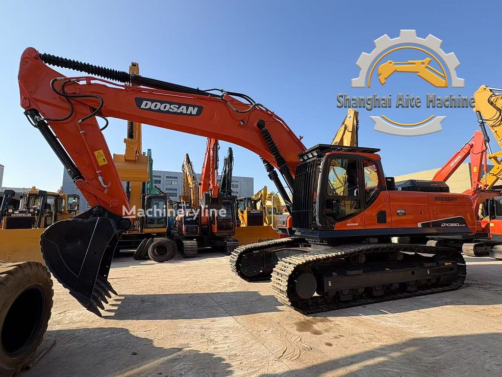Doosan DX380 bager guseničar
