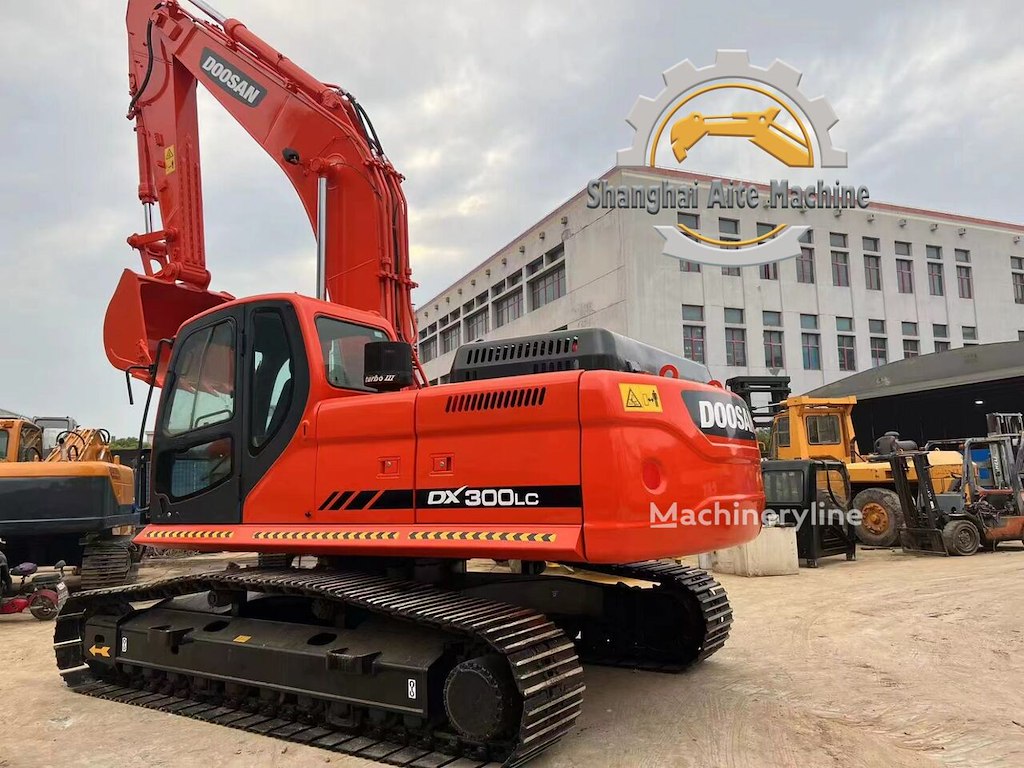 Doosan DX300 bager guseničar